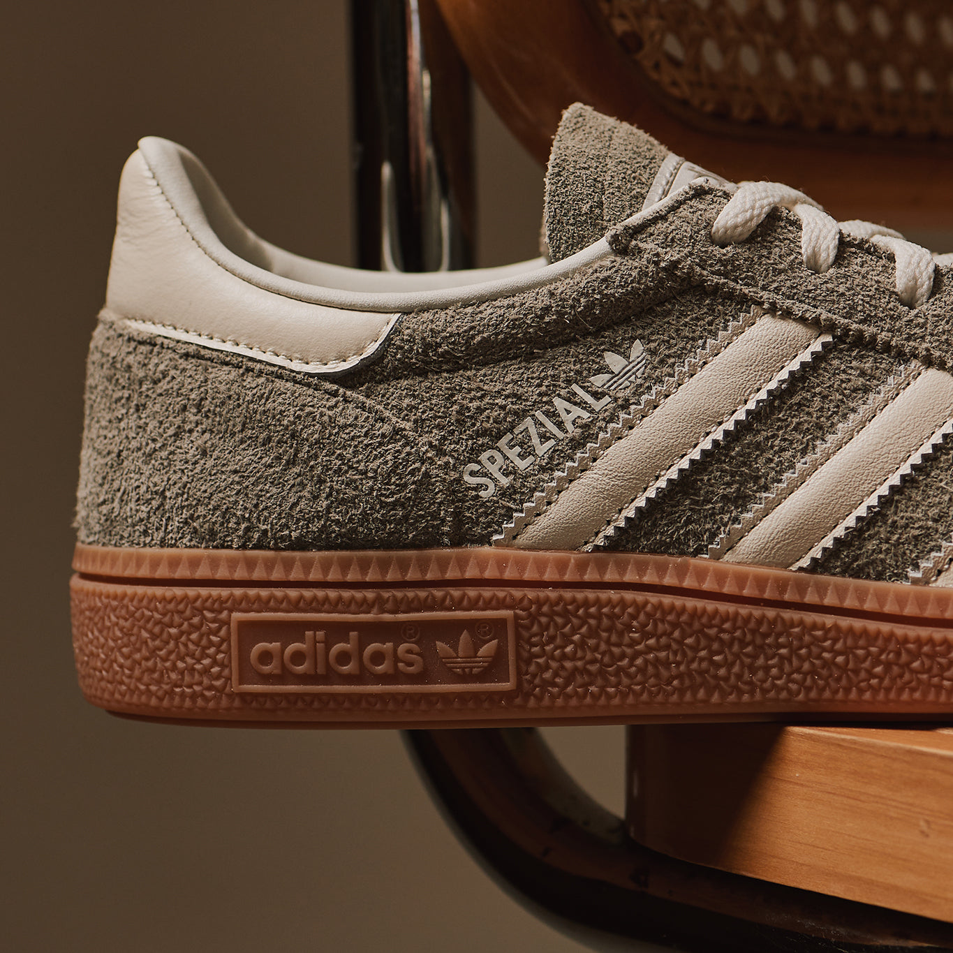 Handball Spezial | Silver Pebble/Off White/Gum → Shoe Chapter